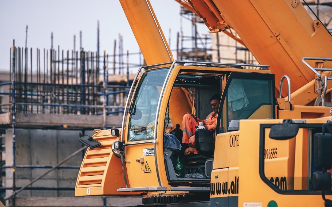 Grue mobile - utile pour les travaux de levage et manutention.