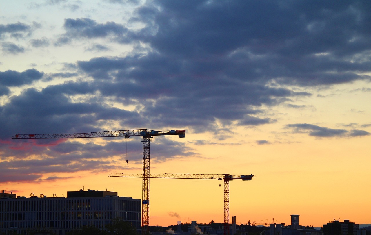 Types de grue : 4 modèles pour votre chantier.